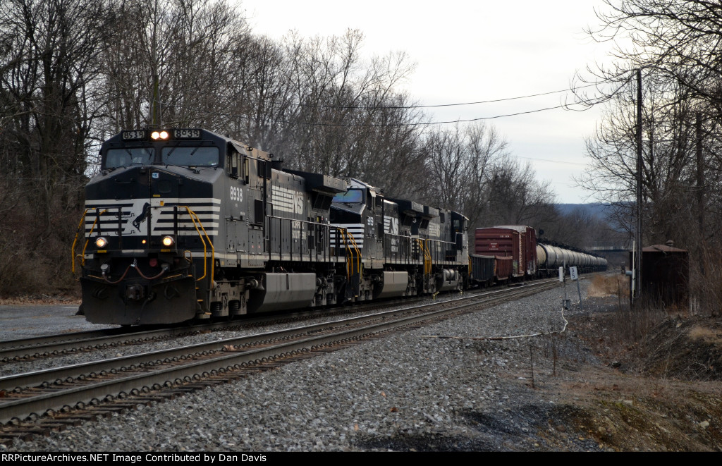 NS C40-9W 8938 leads H68